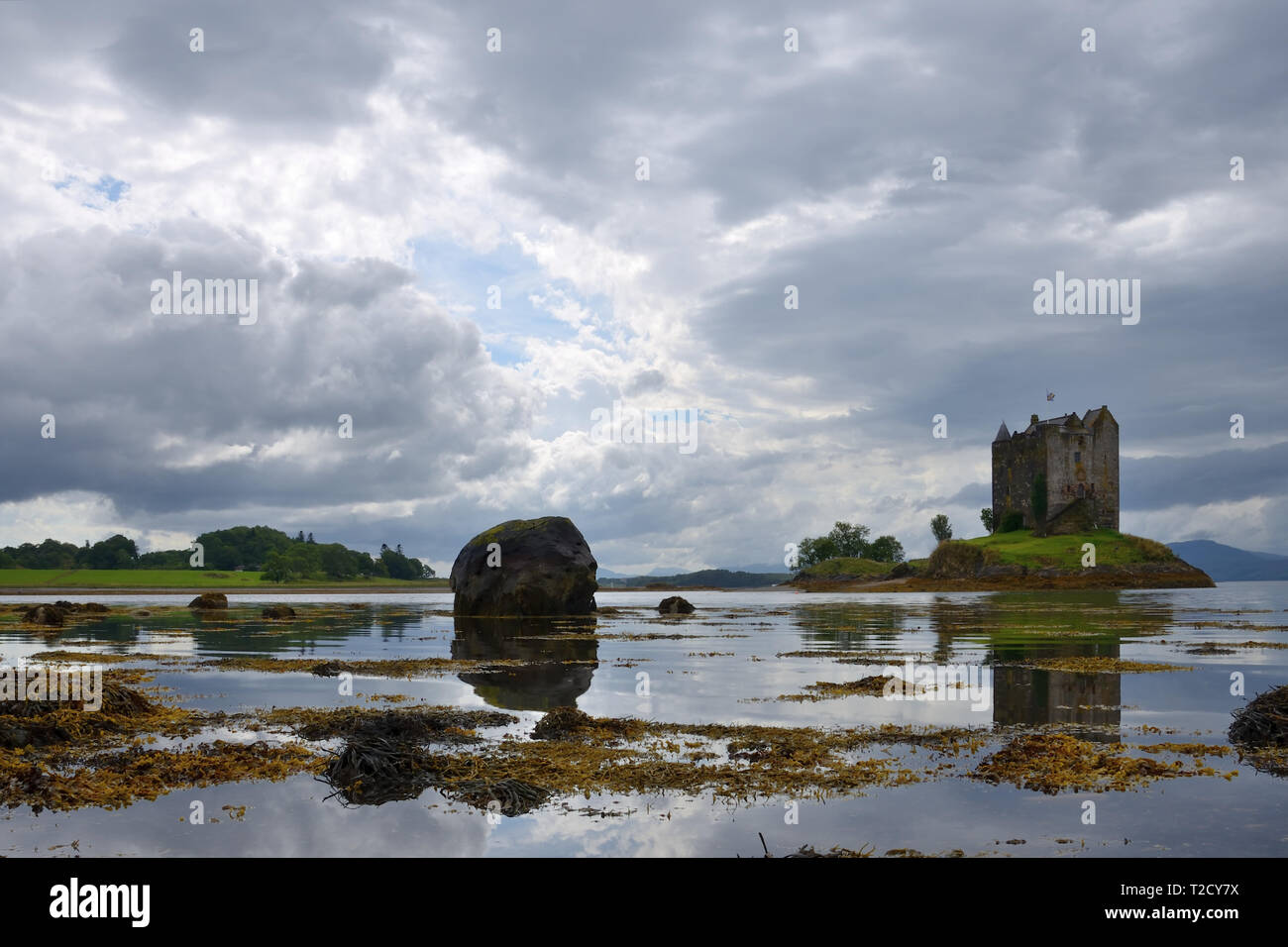 Castle stalker bridge hi-res stock photography and images - Alamy