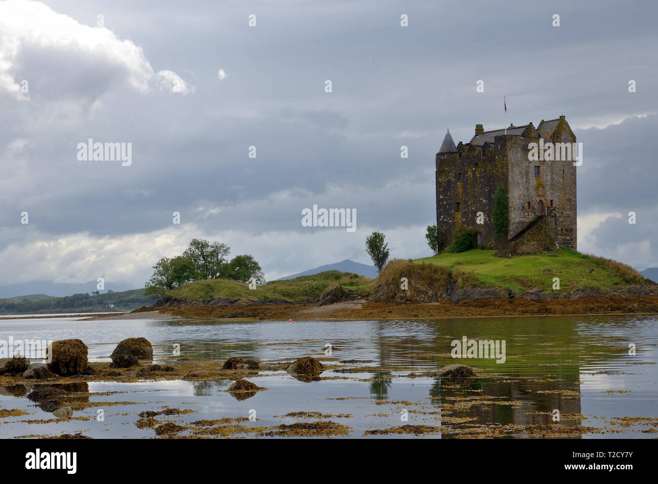 Castle stalker bridge hi-res stock photography and images - Alamy