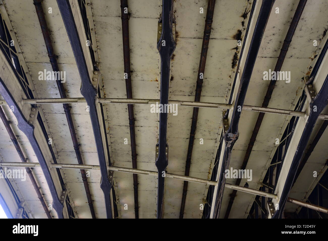 Manchester victorian rail bridge hi-res stock photography and images ...