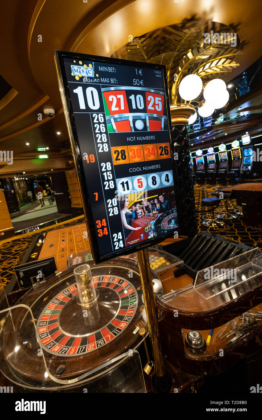 Empty roulette table hi-res stock photography and images - Alamy