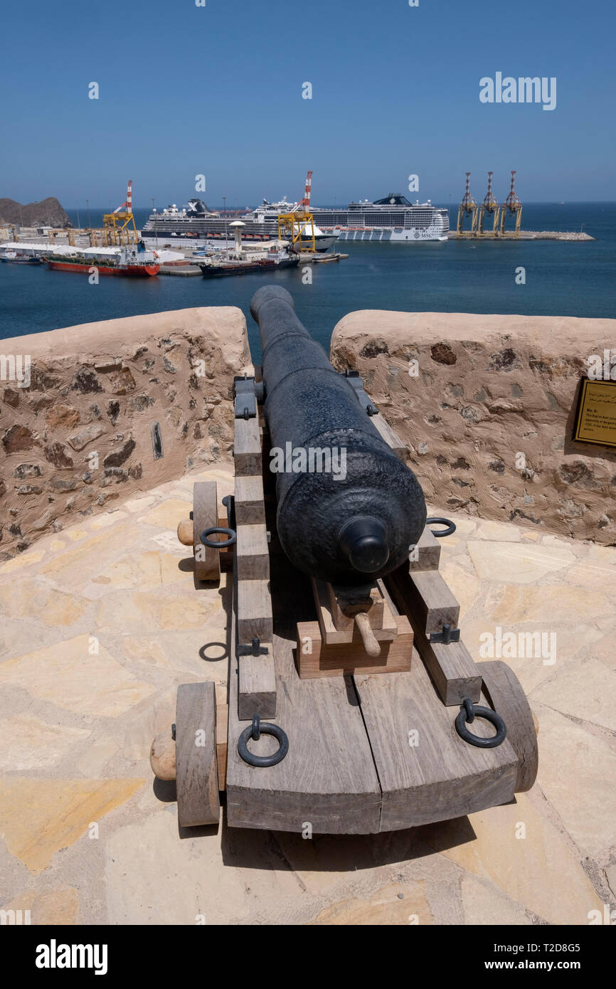 Ancient cannon at the Mutrah fort in Muscat, Oman Stock Photo - Alamy