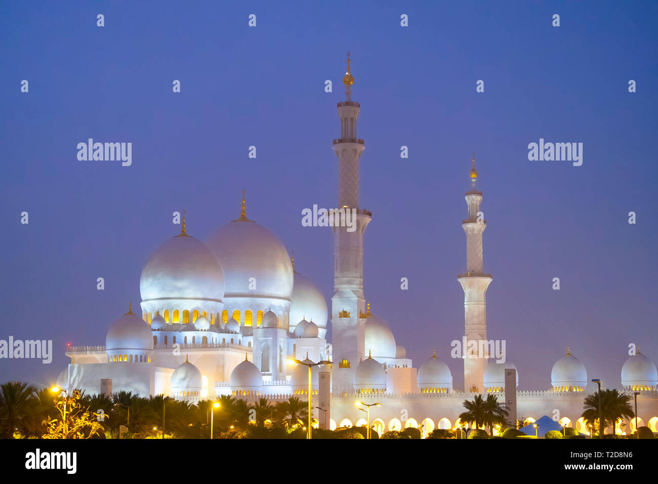 Sheikh zayed mosque night hi-res stock photography and images - Alamy