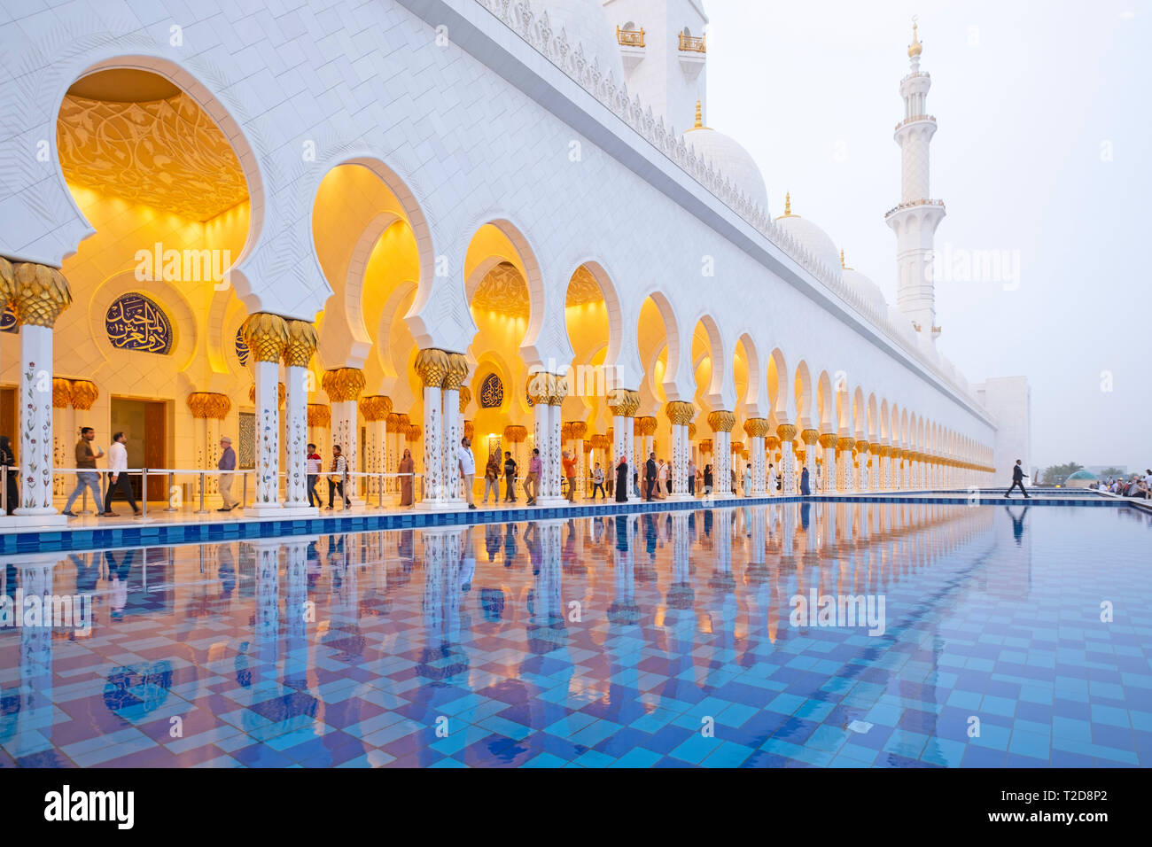 Sheikh Zayed Grand Mosque, Abu Dhabi, United Arab Emirates Stock Photo ...