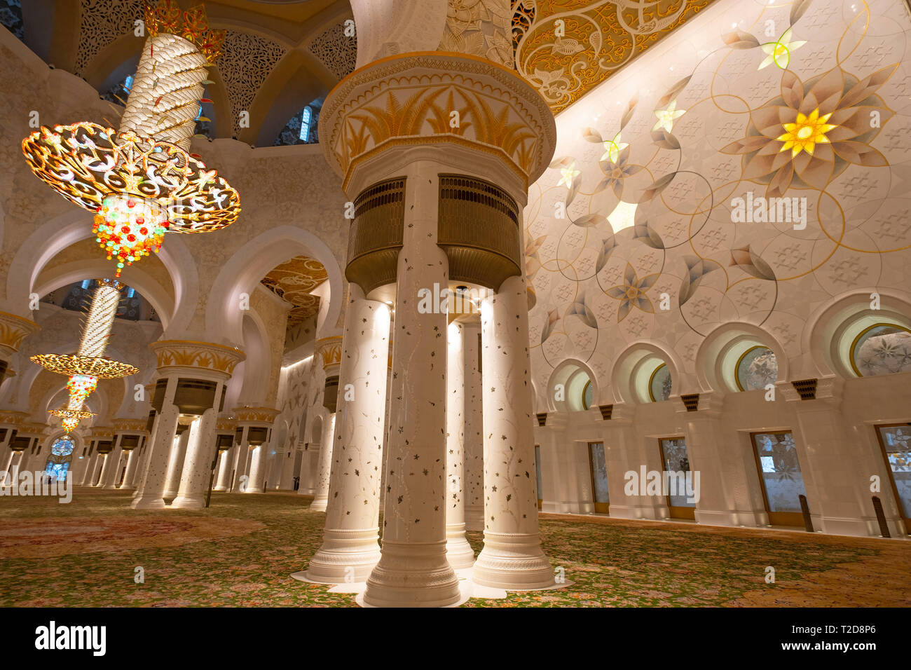 Mosque prayer hall praying hi-res stock photography and images - Alamy