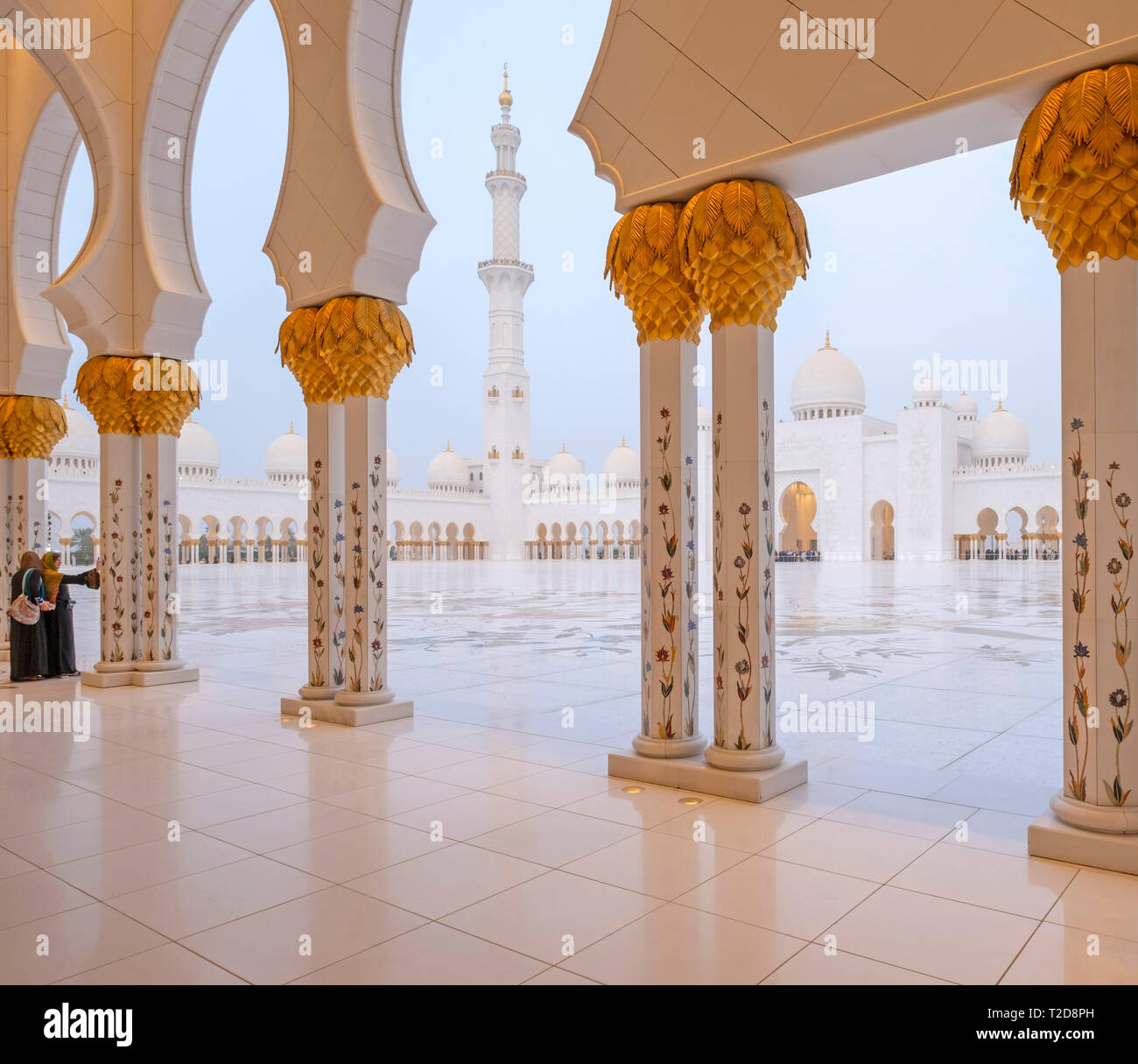 Sheikh Zayed Grand Mosque, Abu Dhabi, United Arab Emirates Stock Photo ...