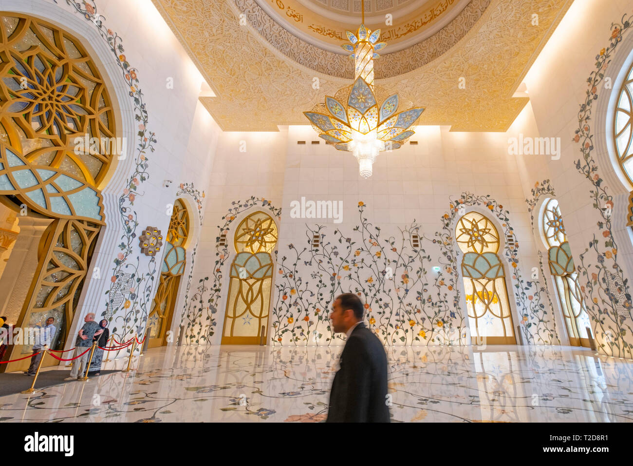 Sheikh Zayed Grand Mosque prayer hall, Abu Dhabi, United Arab Emirates ...