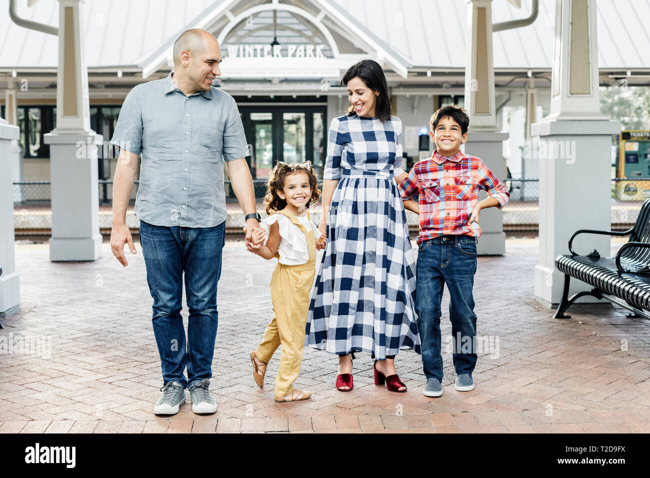 Family at train station hi-res stock photography and images - Alamy
