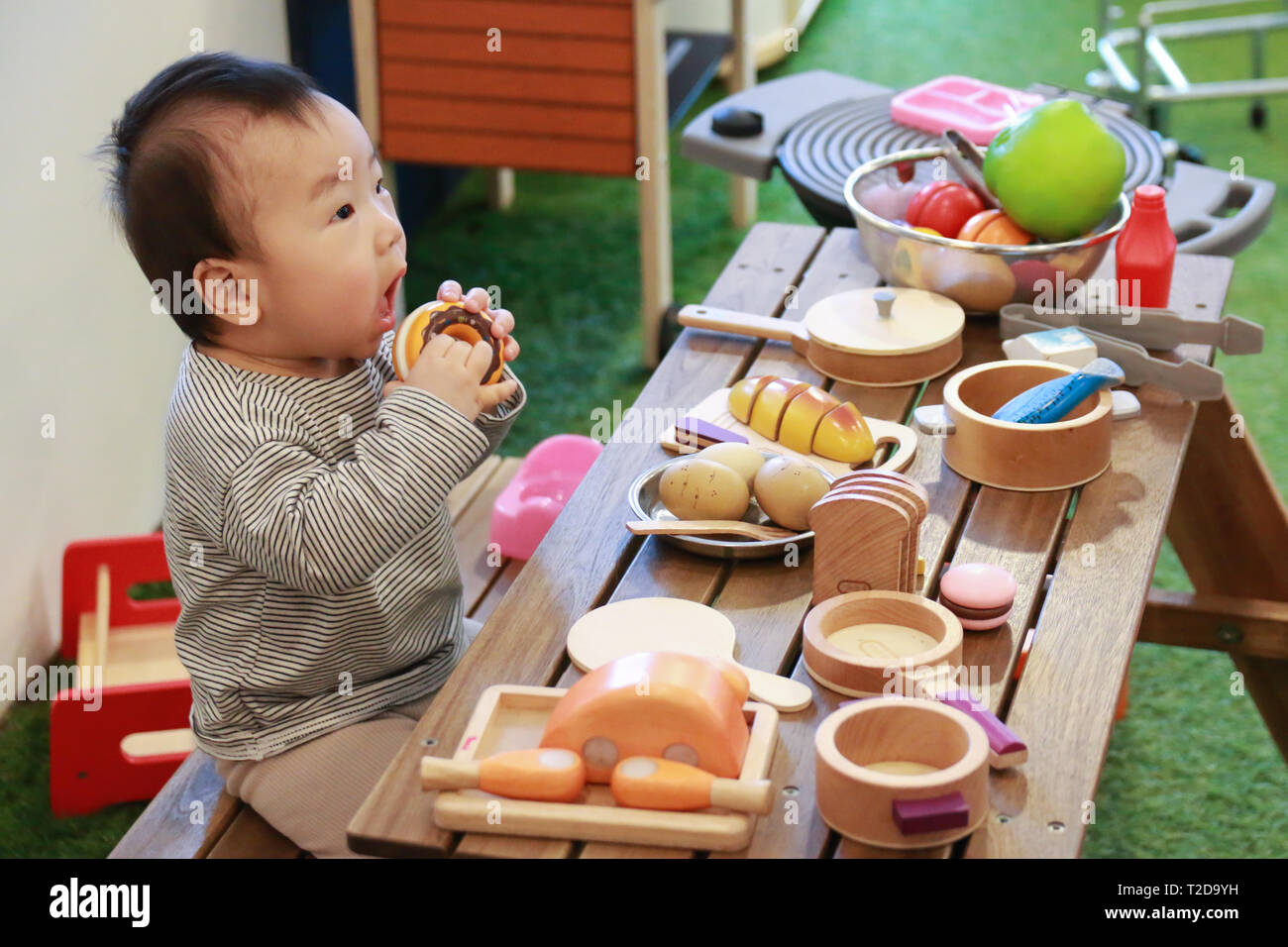 Kids playing with tools hi-res stock photography and images - Alamy