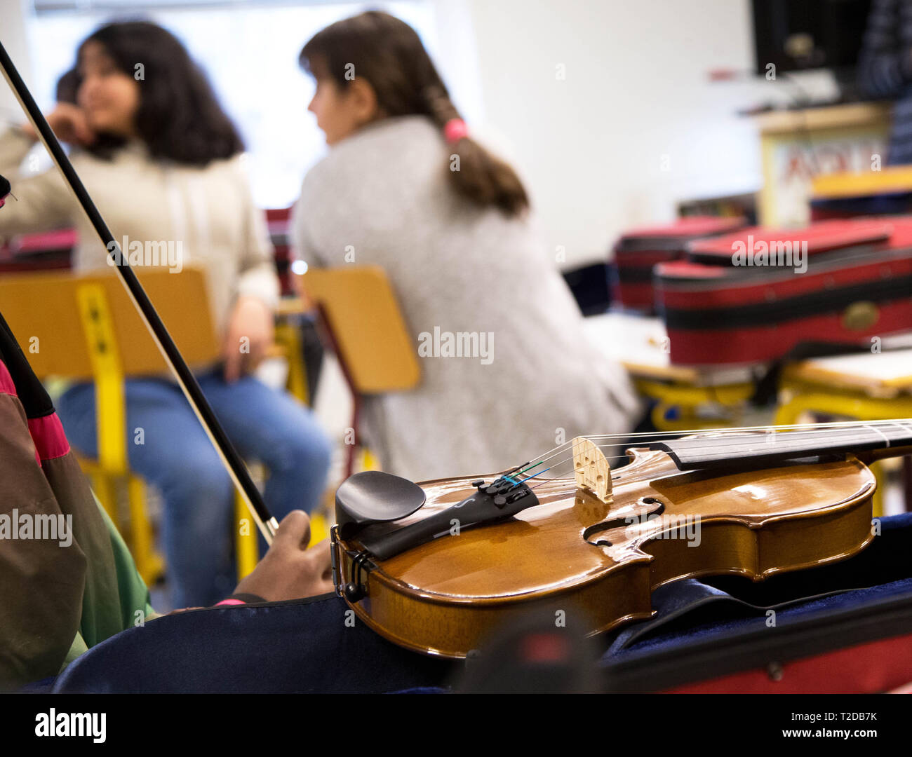 Musiklektion hi-res stock photography and images - Alamy