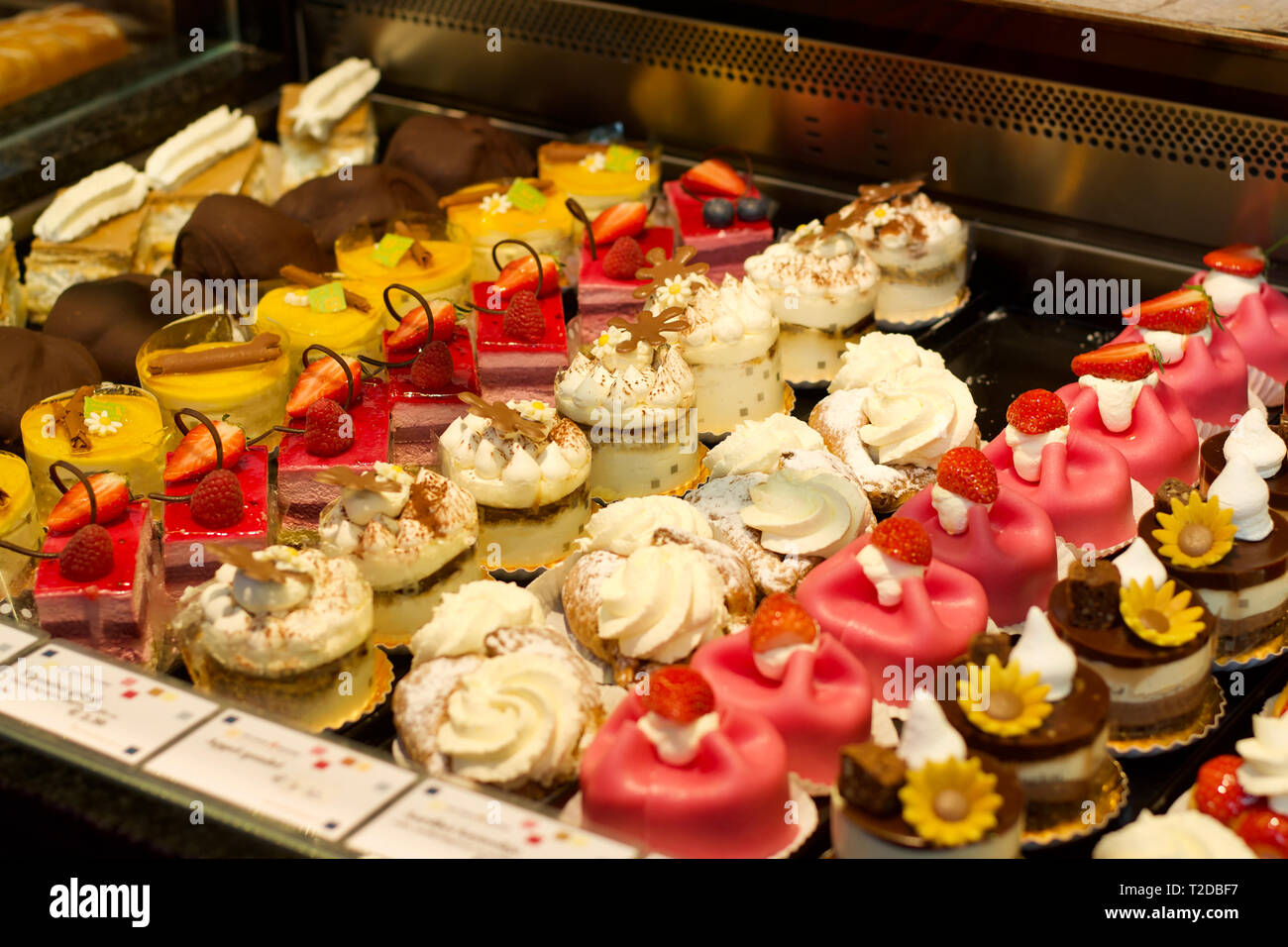 Refrigerator cakes hi-res stock photography and images - Alamy