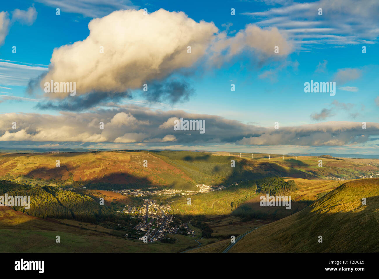 Rhondda cynon taf mountain hi-res stock photography and images - Alamy