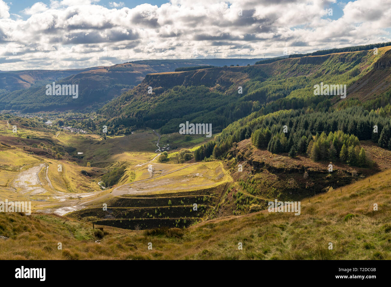 Rhondda cynon taf mountain hi-res stock photography and images - Alamy
