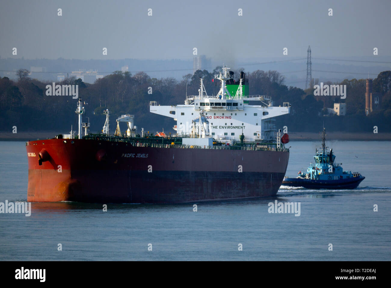 tow,assist,Oil,Tanker,Pacific,Jewels,Voith tractor tug,services,ABP ...