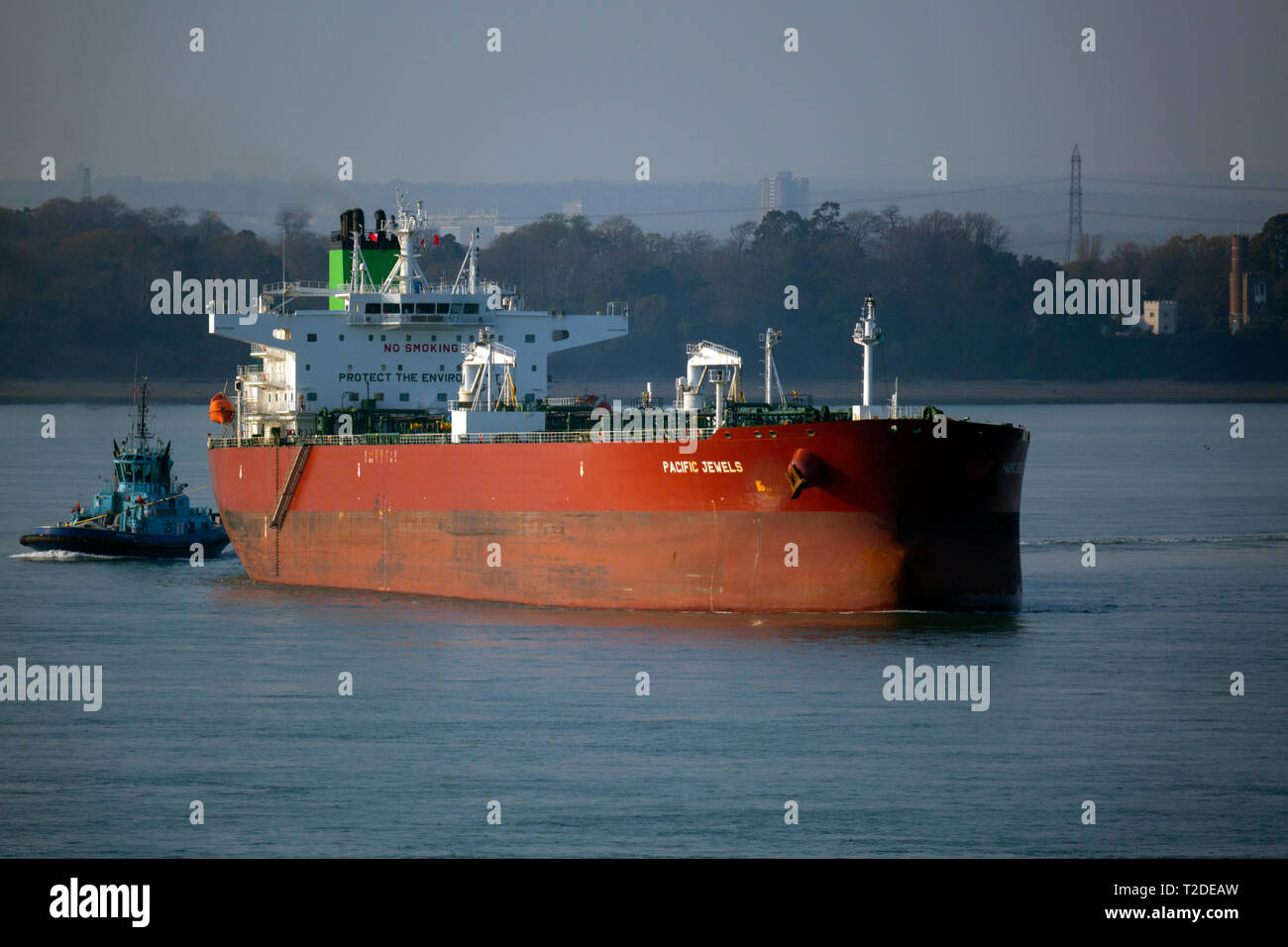 tow,assist,Oil,Tanker,Pacific,Jewels,Voith tractor tug,services,ABP ...