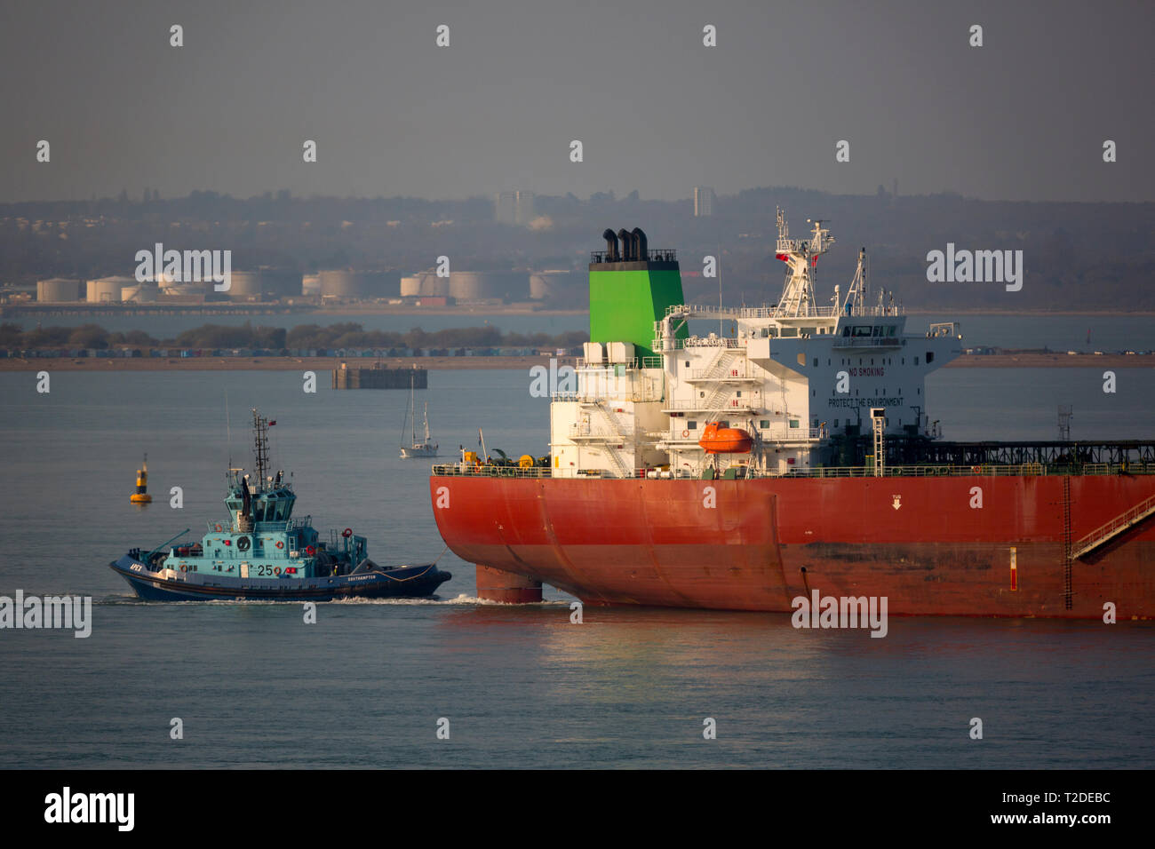 tow,assist,Oil,Tanker,Pacific,Jewels,Voith tractor tug,services,ABP ...