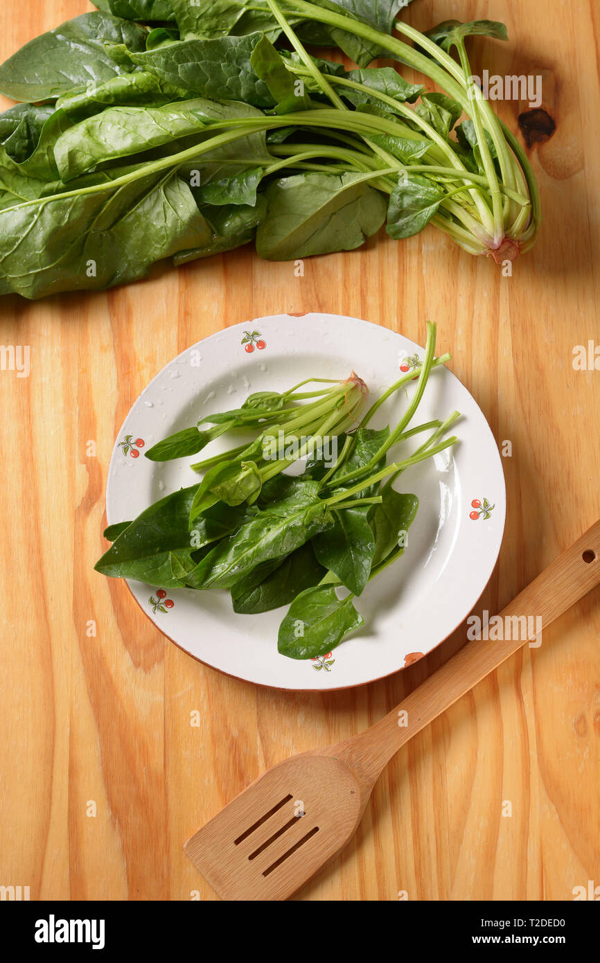 Food fresh washed spinach hi-res stock photography and images - Alamy