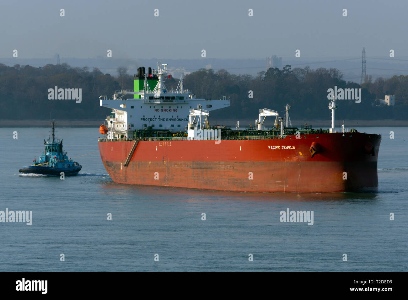 tow,assist,Oil,Tanker,Pacific,Jewels,Voith tractor tug,services,ABP ...