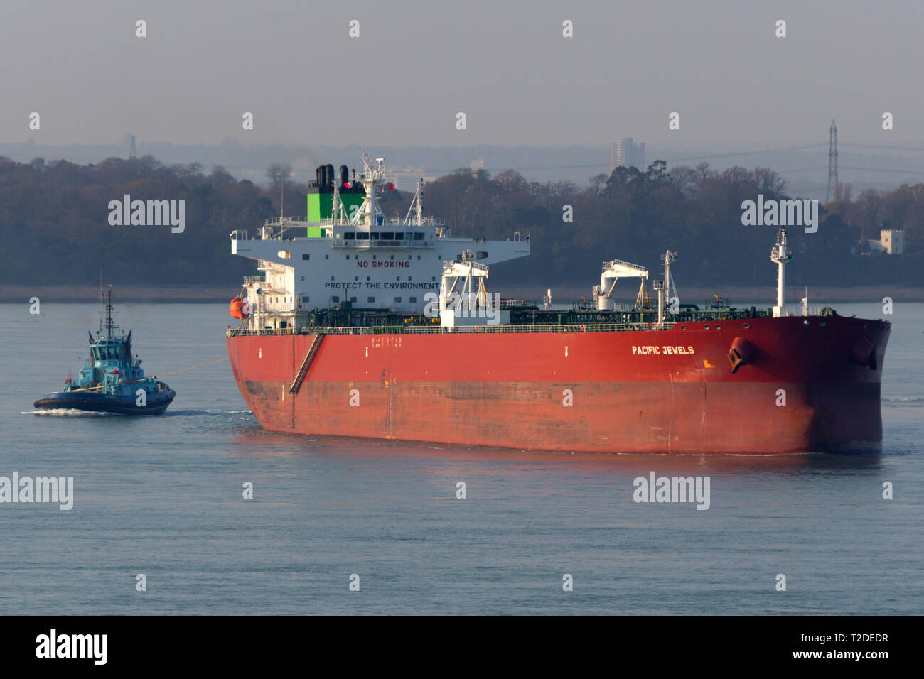 tow,assist,Oil,Tanker,Pacific,Jewels,Voith tractor tug,services,ABP ...