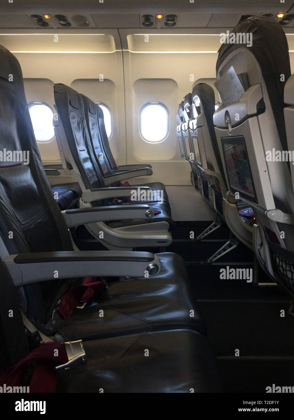 An empty row in economy class in an airplane Stock Photo - Alamy