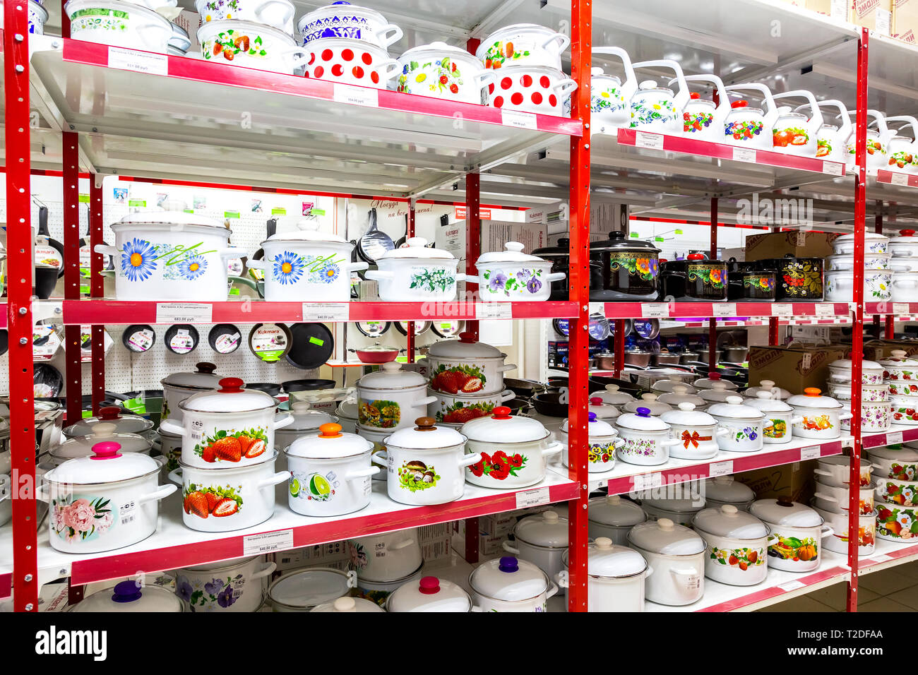 Enamel cooking pots hi-res stock photography and images - Alamy