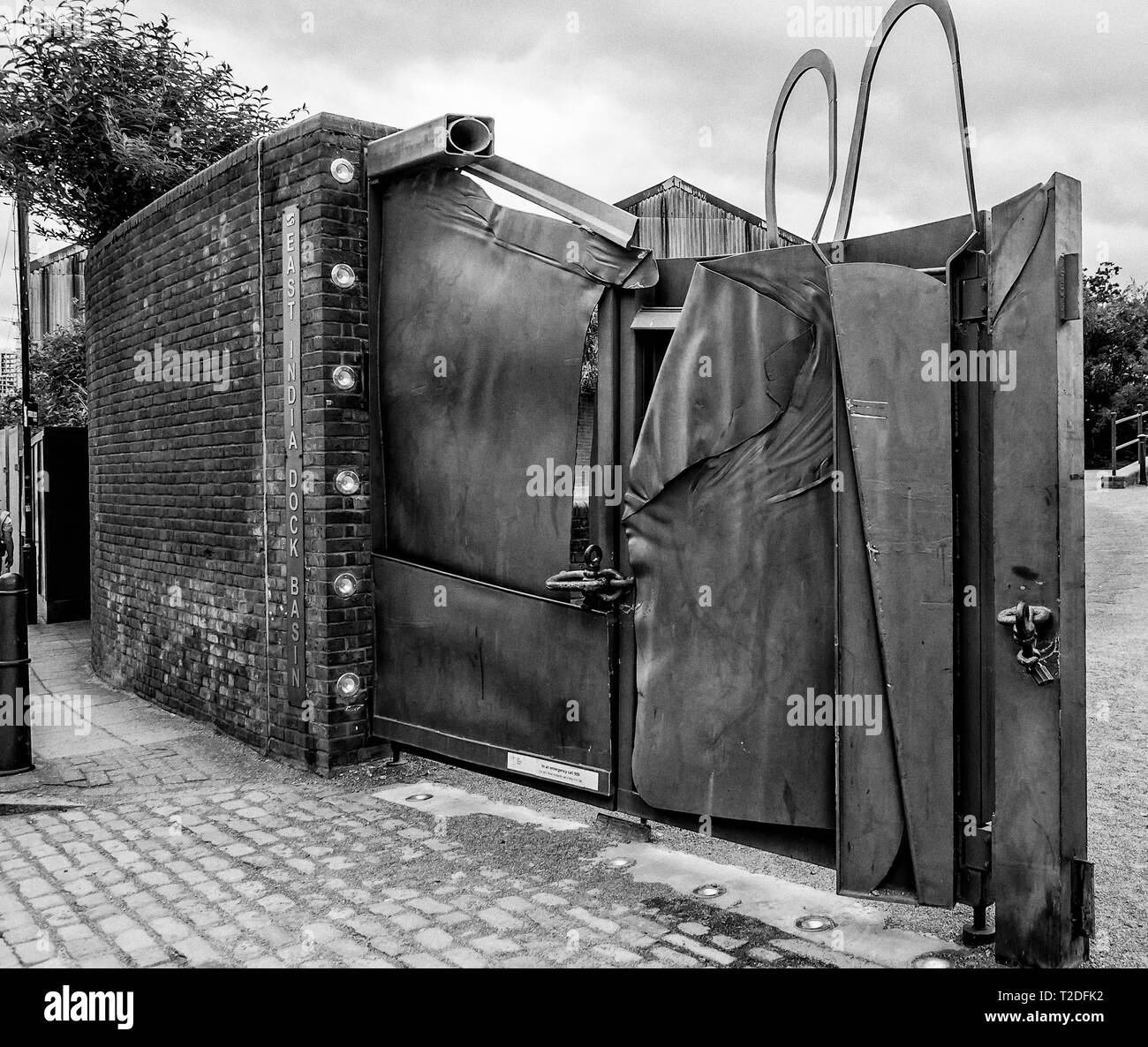 Gates to East India Dock Basin Orchard Place Blackwall Poplar Tower ...