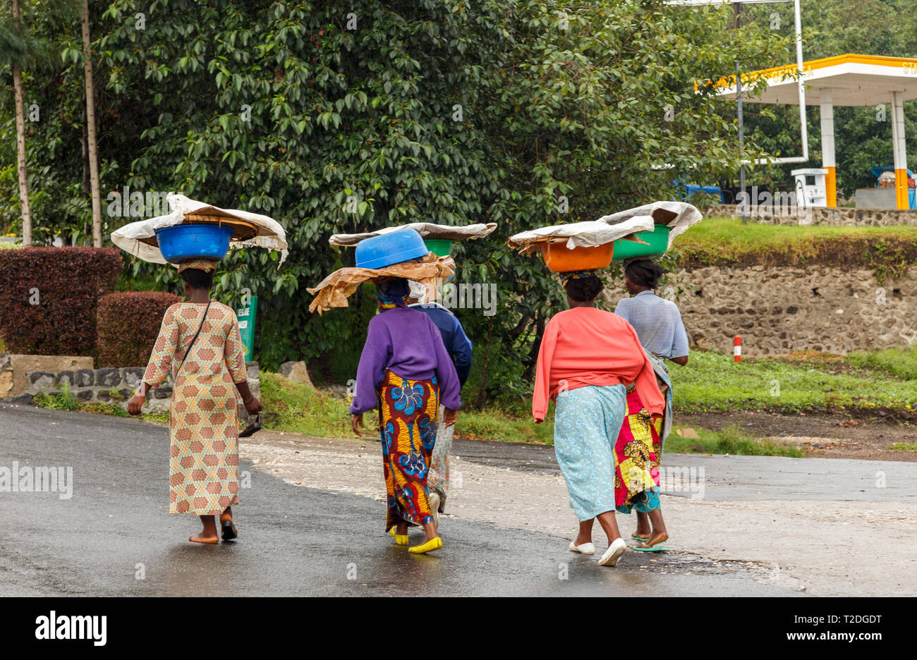African tribal women hi-res stock photography and images - Alamy