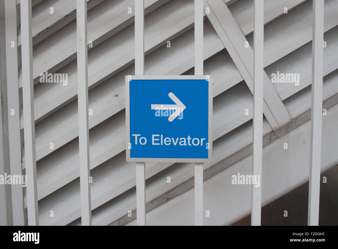 Elevator sign hi-res stock photography and images - Alamy