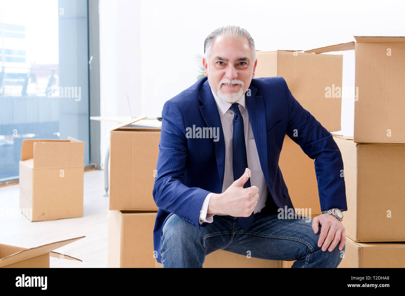 Aged businessman moving to new workplace Stock Photo - Alamy