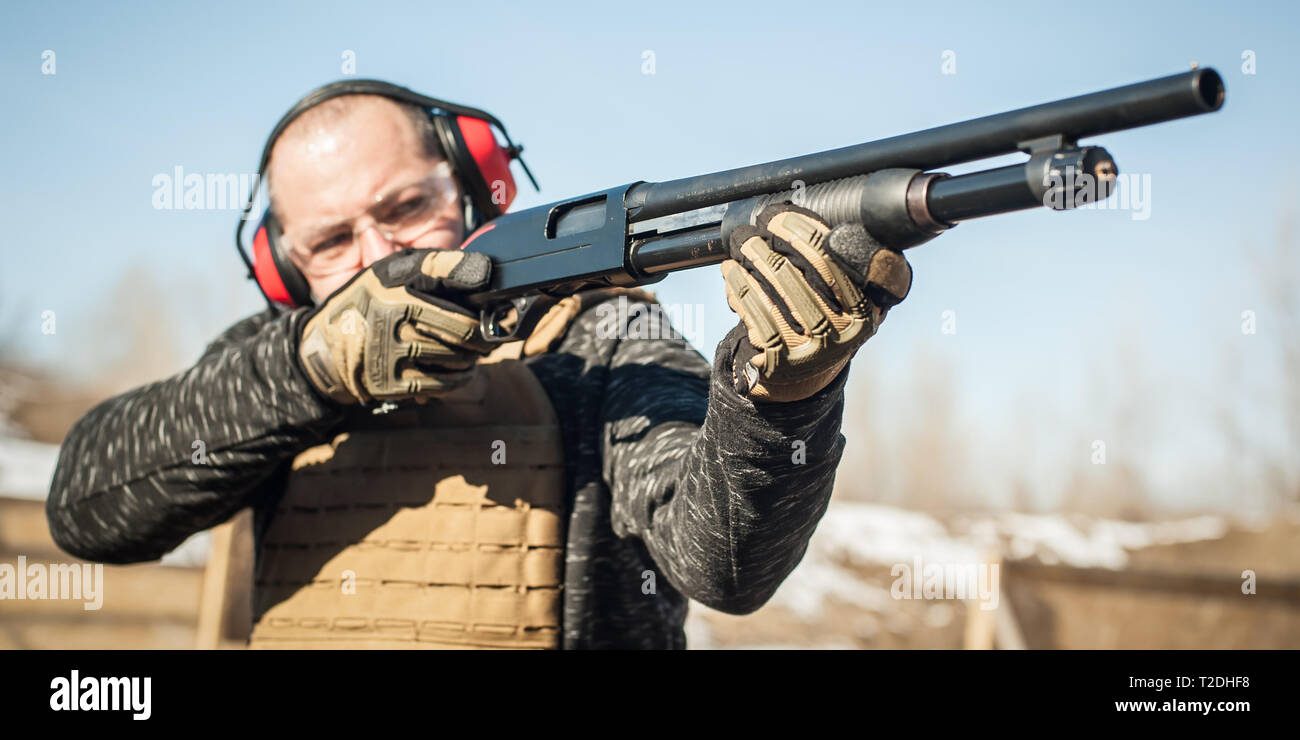 Combat shotgun shooting training. Long gun, pump gun and scattergun ...