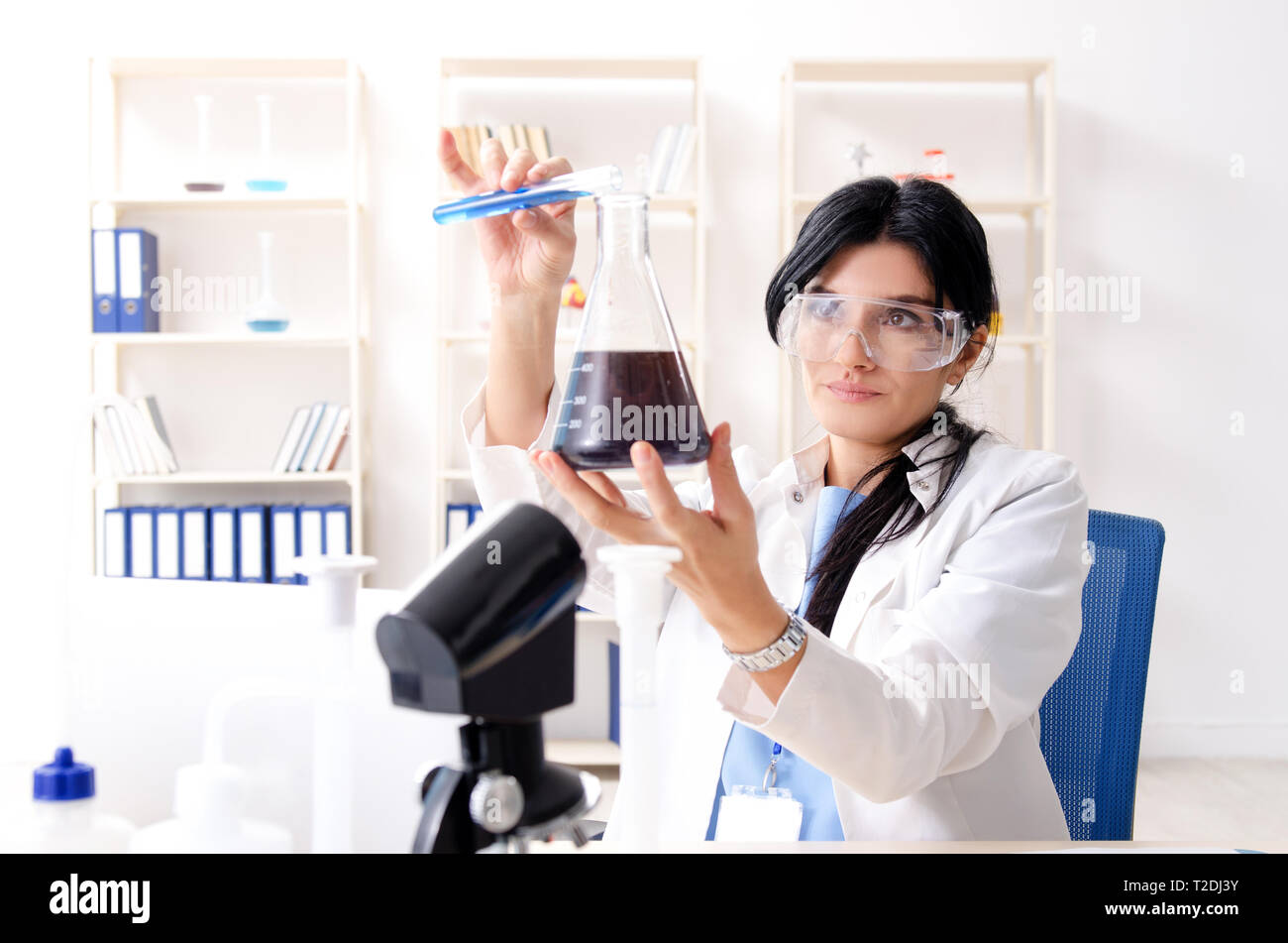 Female chemist working at the lab Stock Photo - Alamy
