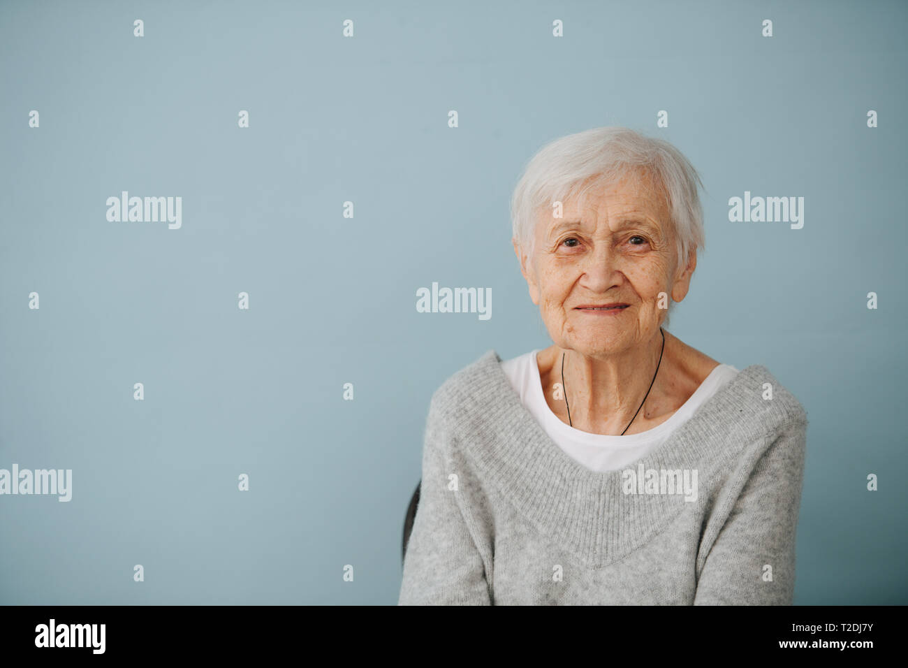 White haired old lady hi-res stock photography and images - Alamy