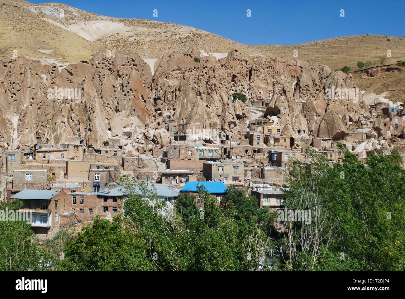 Cave dwelling village of Kandovan, Iran Stock Photo - Alamy
