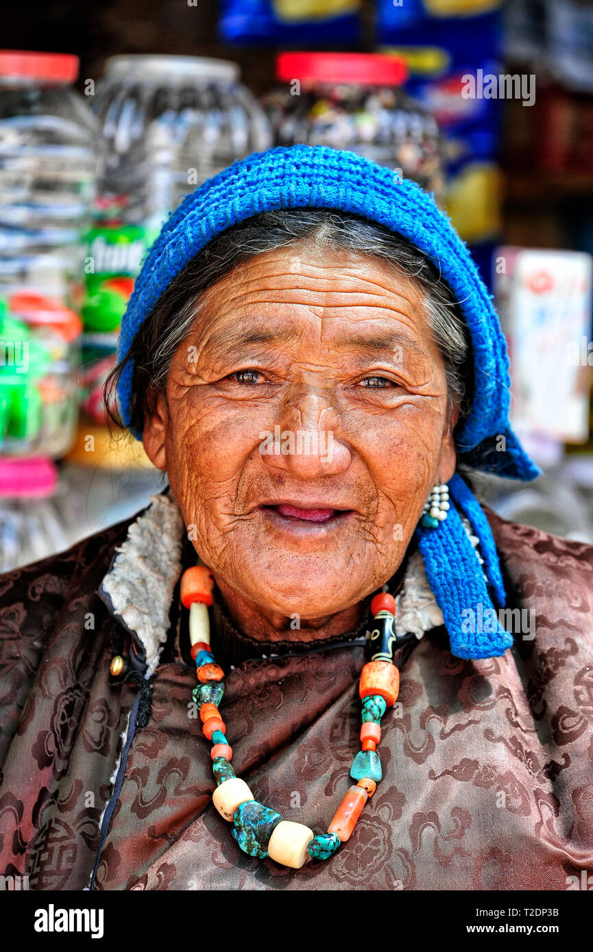 Potrait of elderly woman, Ladakh, Jammu and Kashmir, India.© Antonio ...