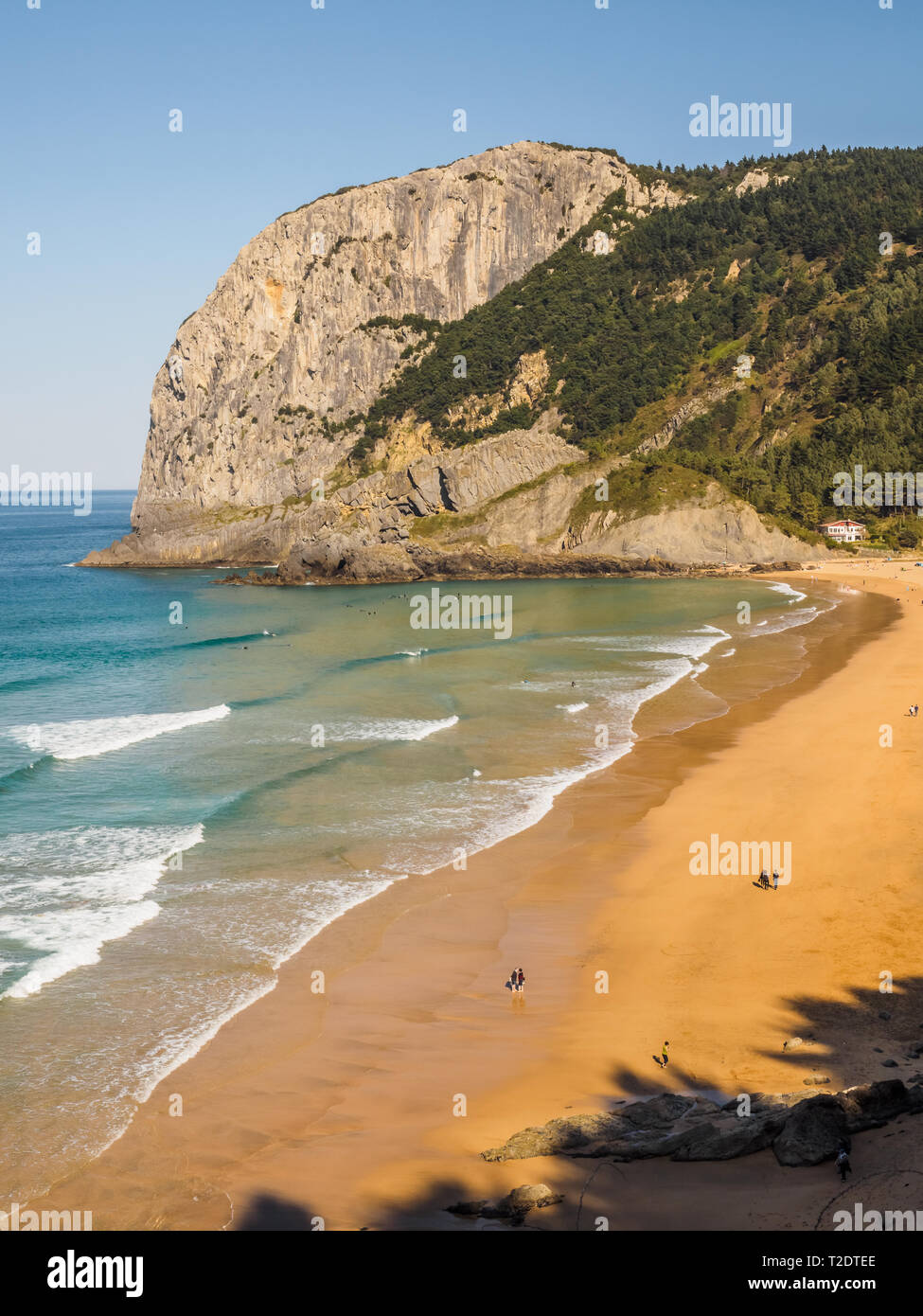 Laga beach with Ogoño cliff. Sunny day Stock Photo - Alamy