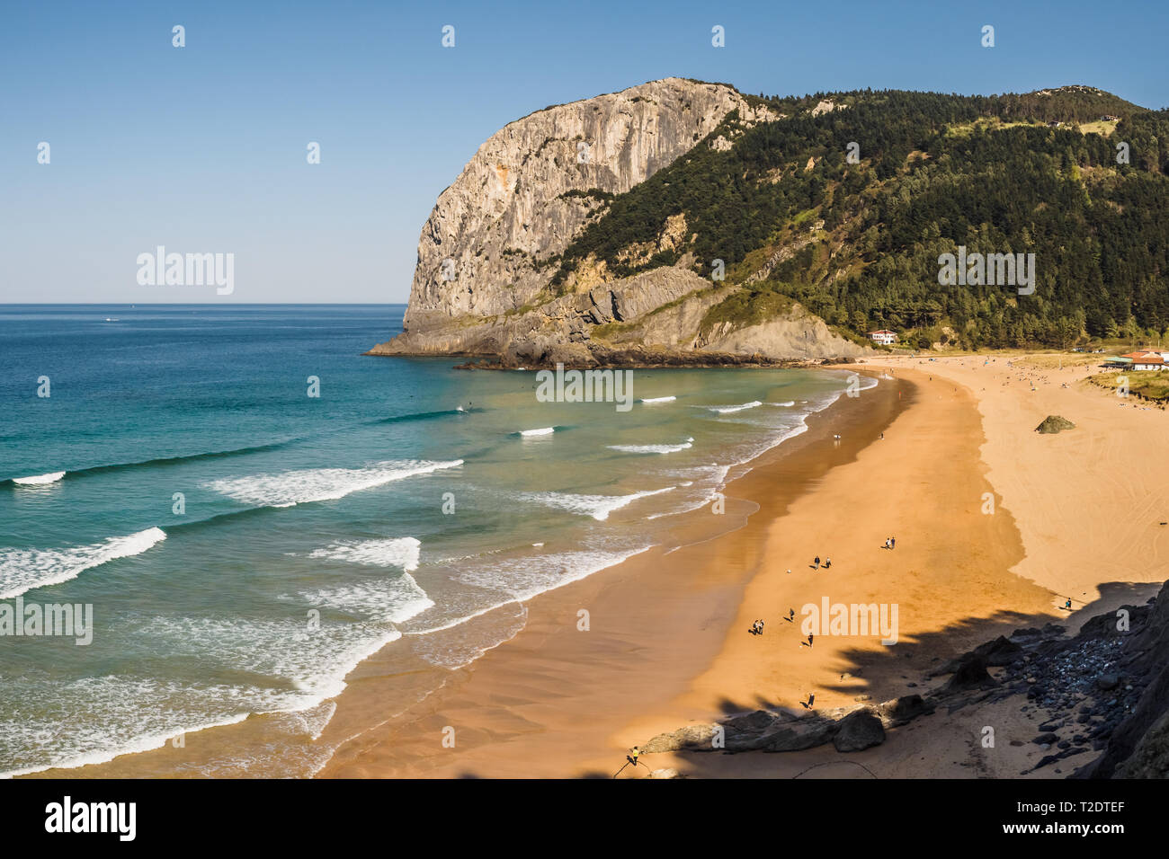 Laga beach with Ogoño cliff. Sunny day Stock Photo - Alamy