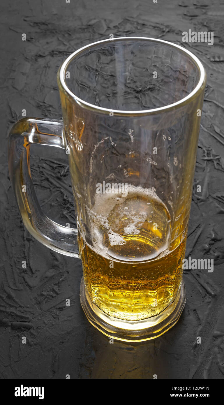 Half drunk glass of ale hi-res stock photography and images - Alamy