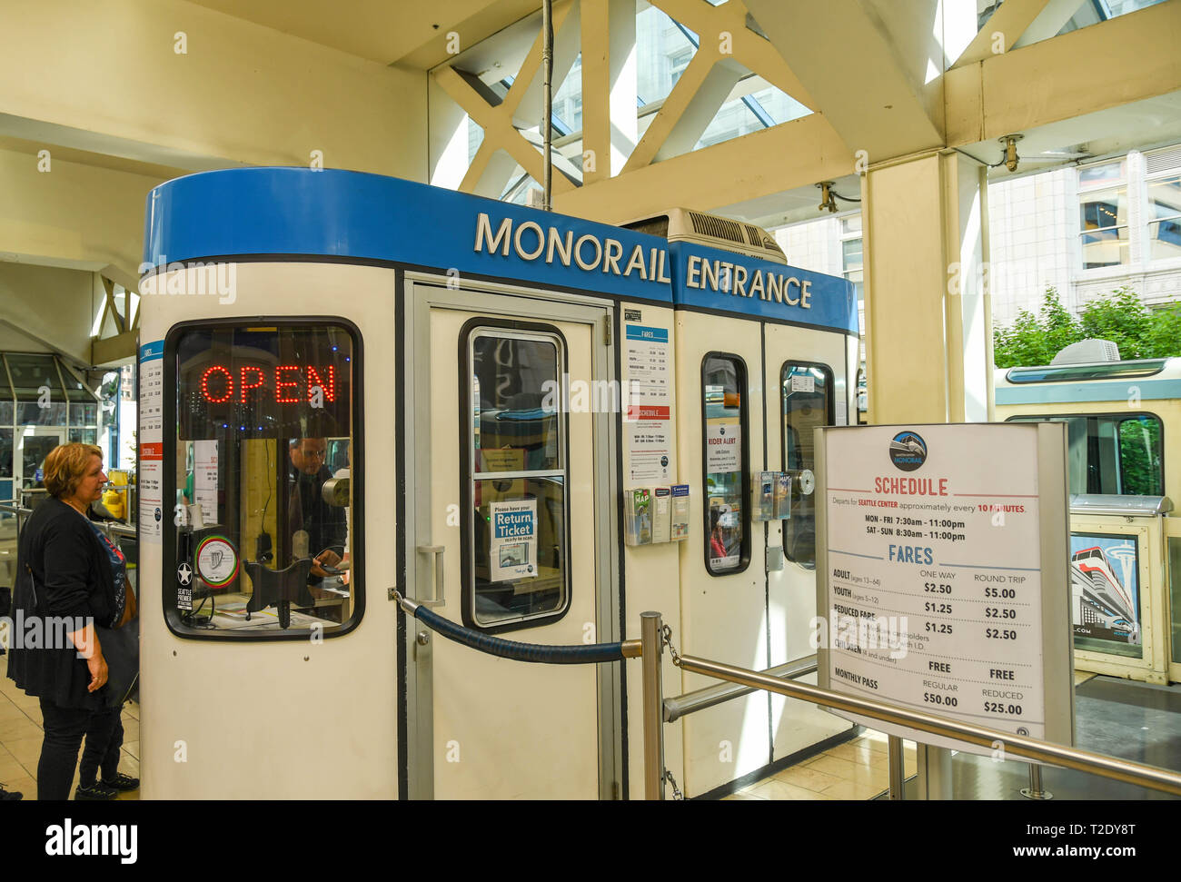 Train station kiosk hi-res stock photography and images - Alamy