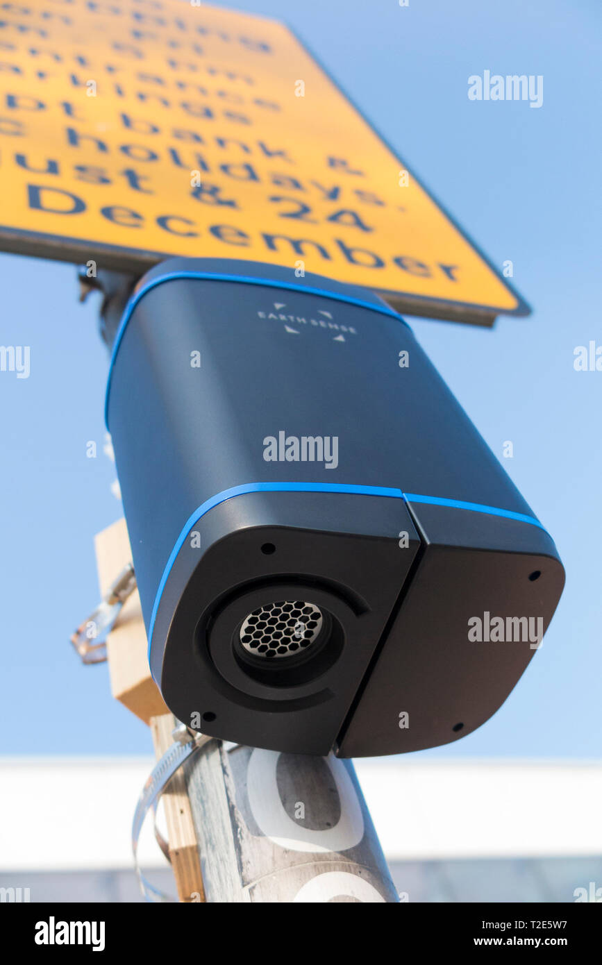 Air pollution monitoring equipment hi-res stock photography and images ...