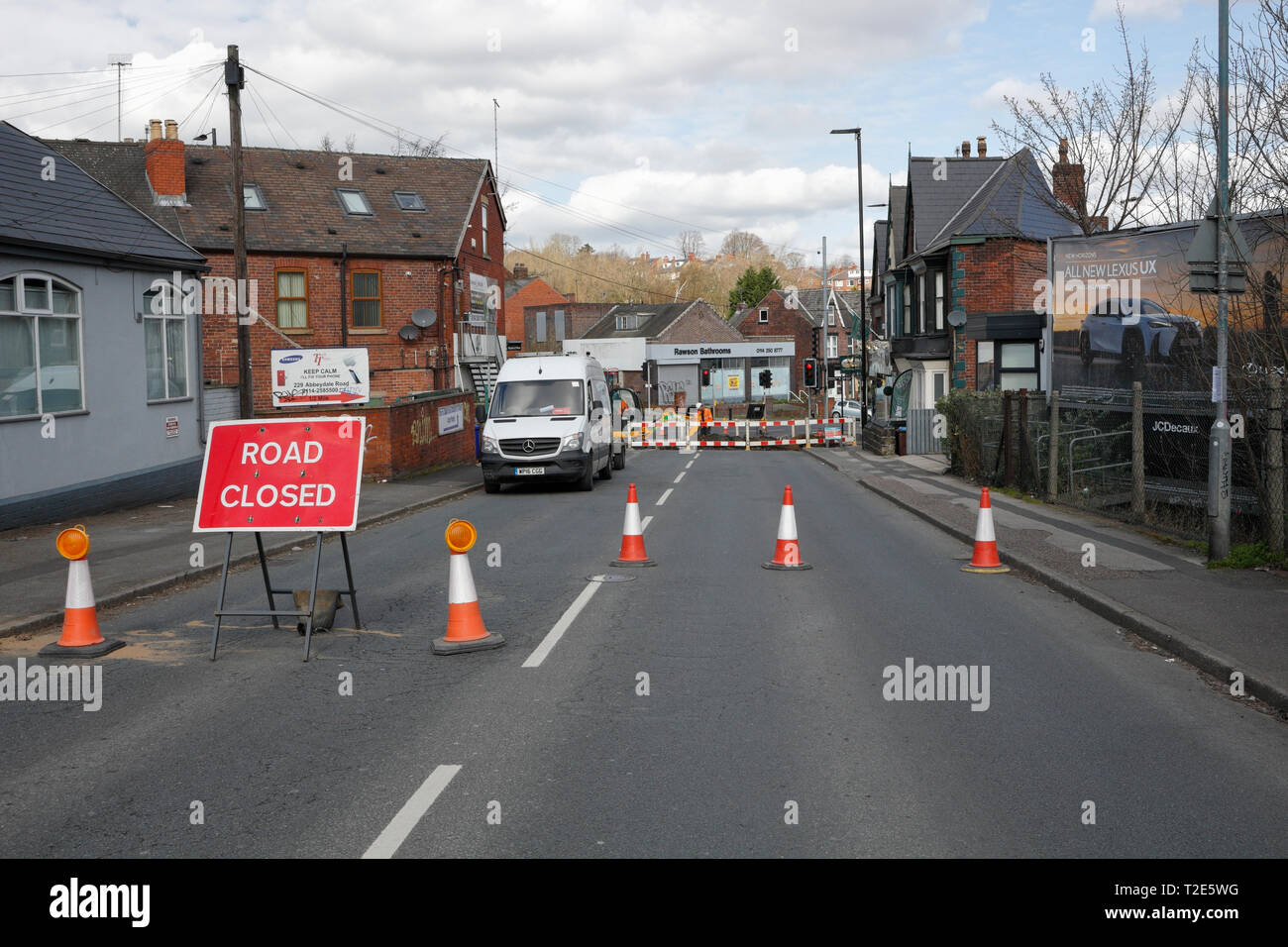 Workmen digging up road hi-res stock photography and images - Alamy