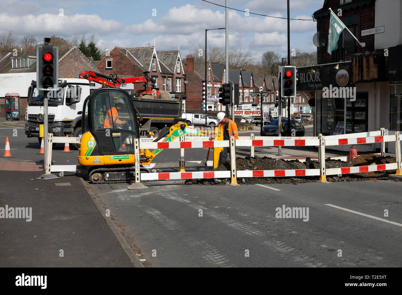 Workmen digging up road hi-res stock photography and images - Alamy