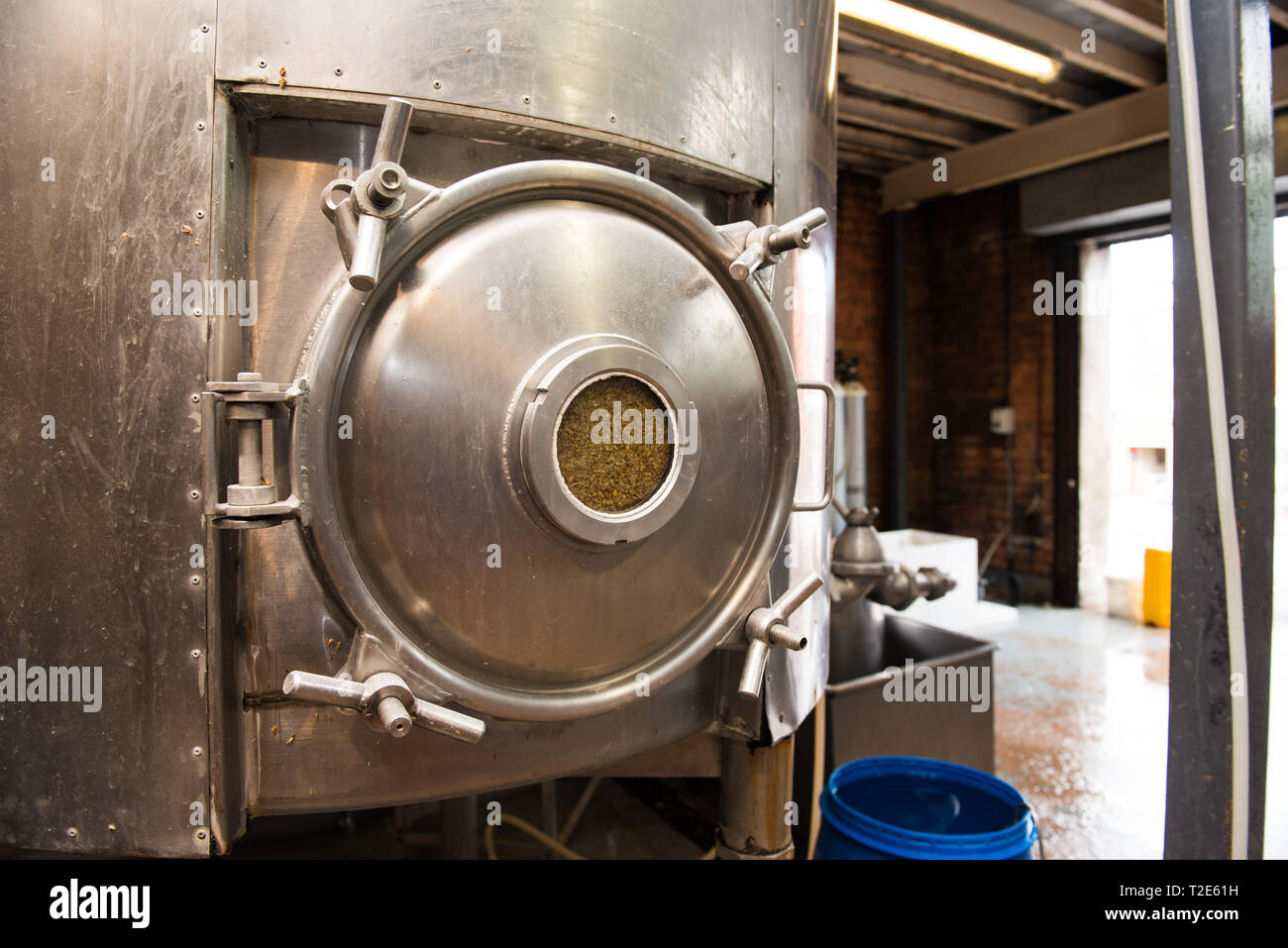 brewing vat at the derbyshire brewing company Stock Photo - Alamy