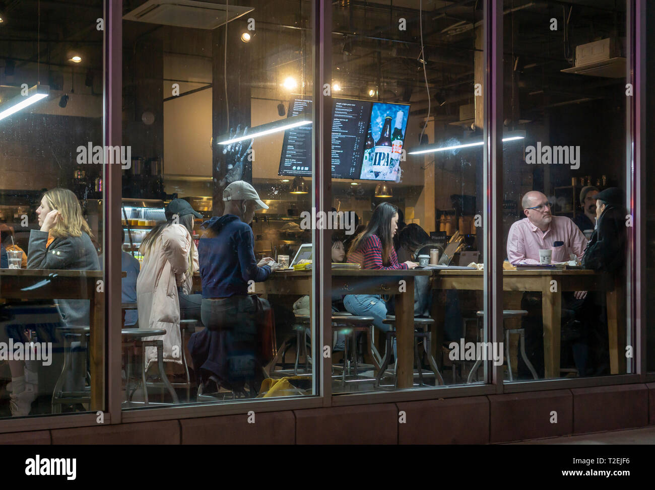 Communal work space hi-res stock photography and images - Alamy