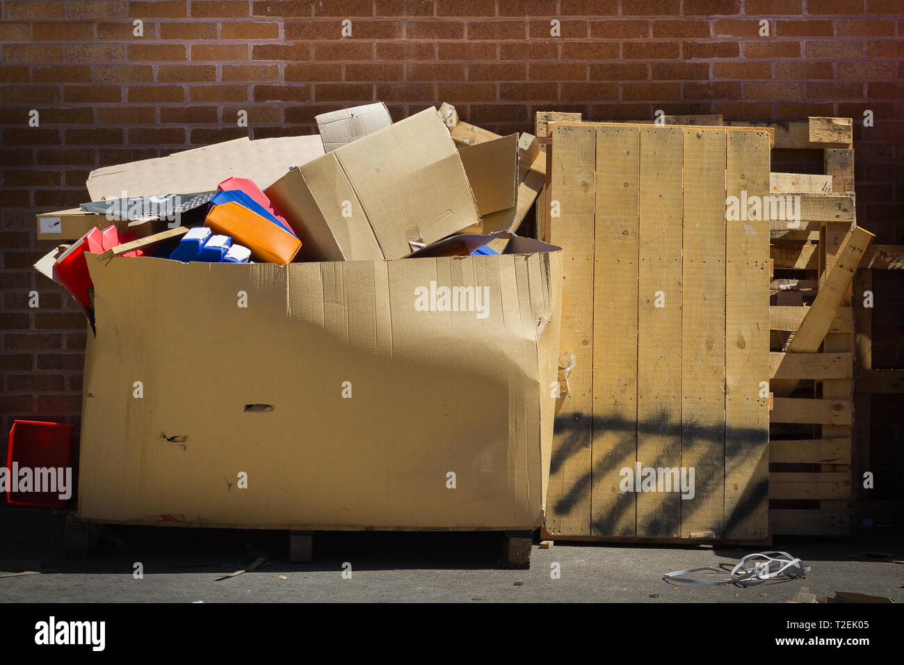 Scrap pallets hi-res stock photography and images - Alamy