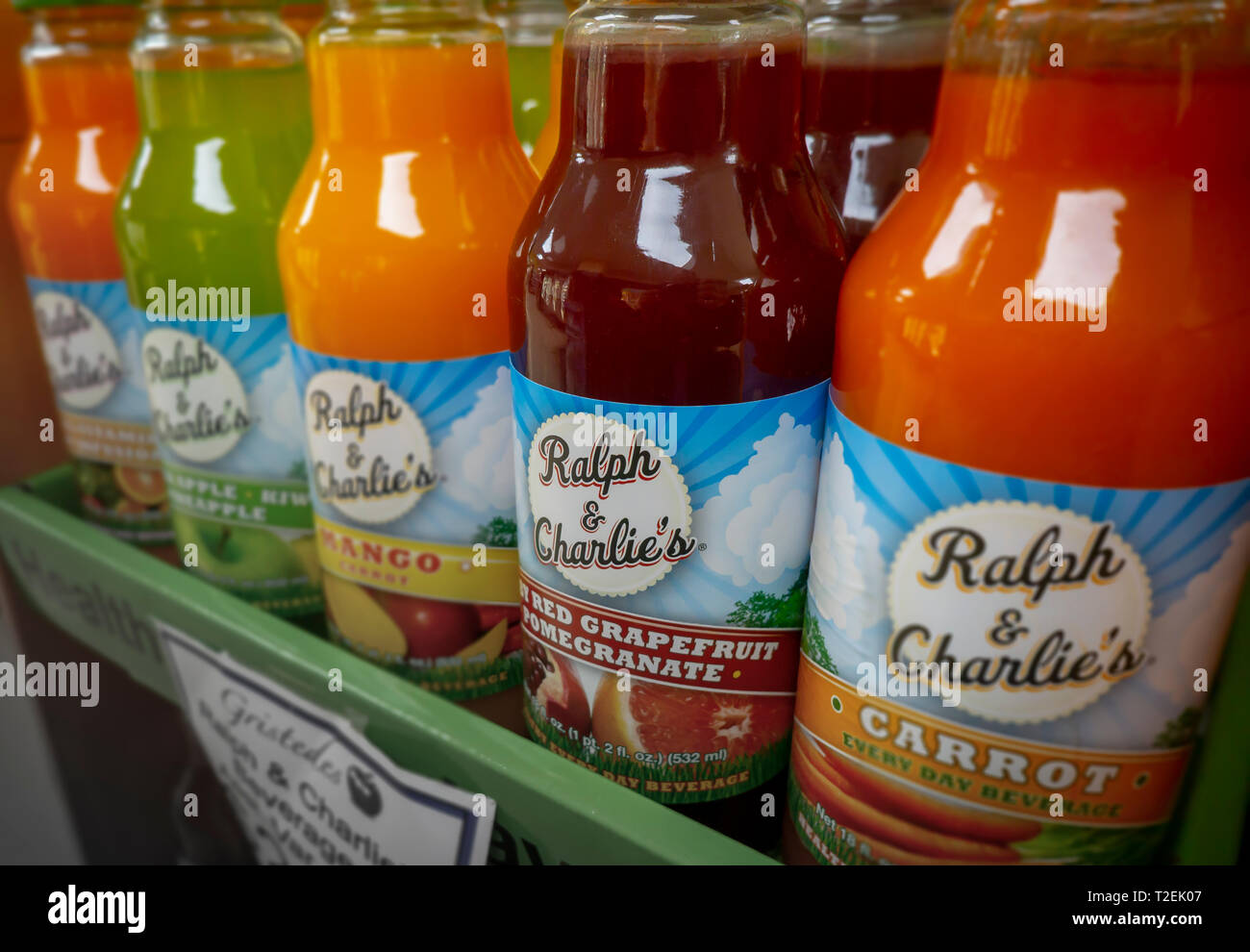Juice store display hi-res stock photography and images - Alamy