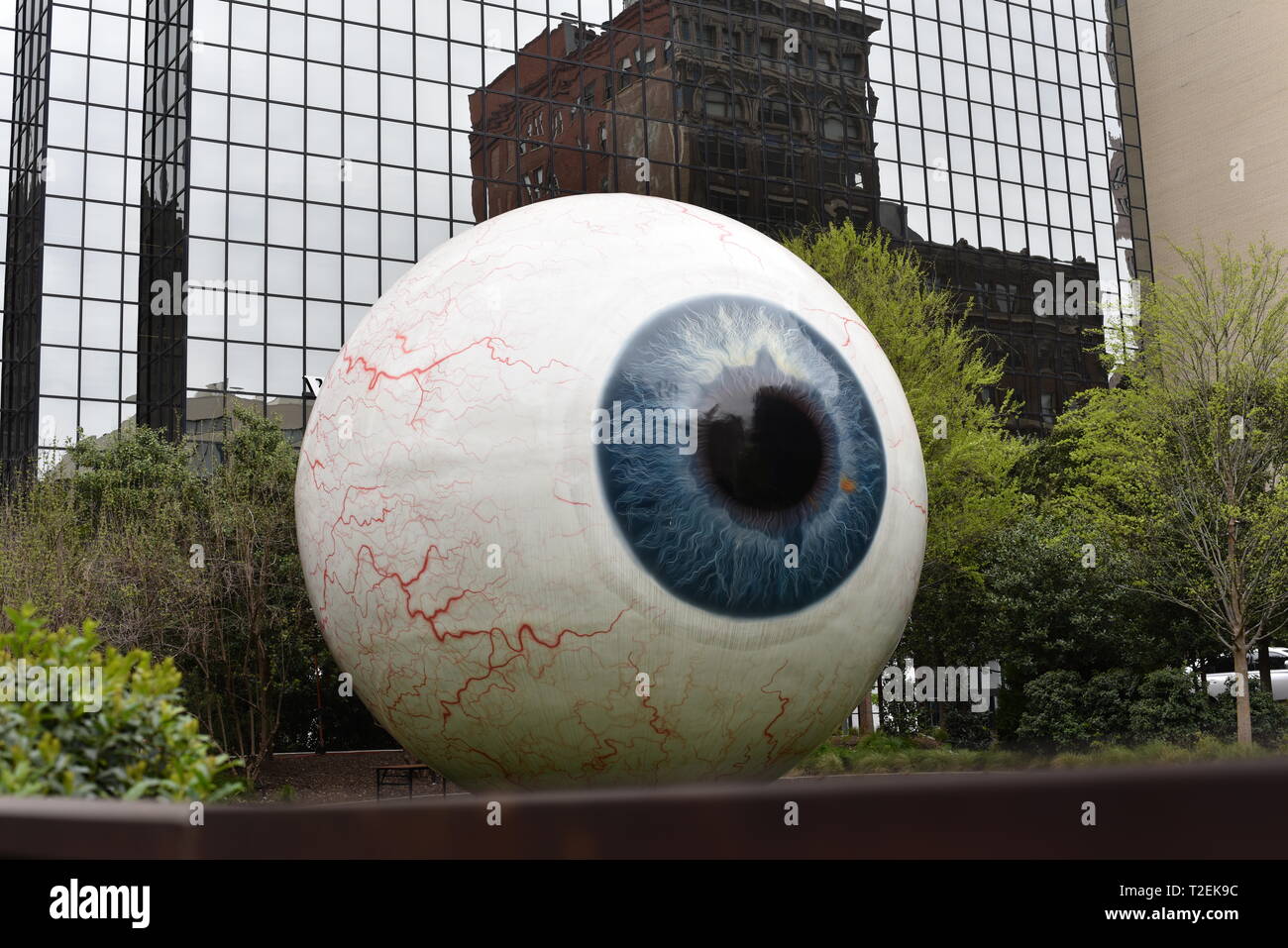 Giant eyeball sculpture hi-res stock photography and images - Alamy