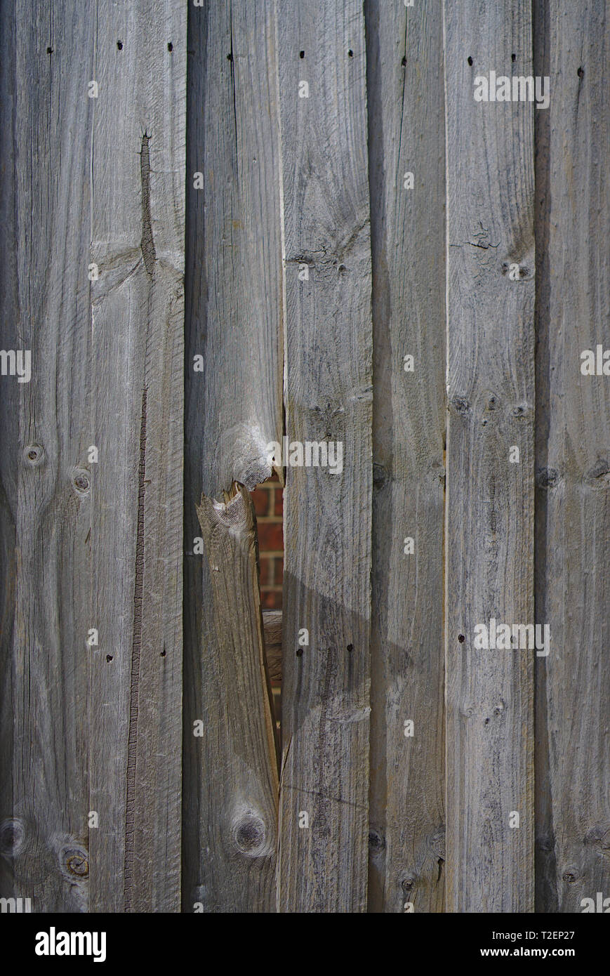 Broken wooden fence hi-res stock photography and images - Alamy
