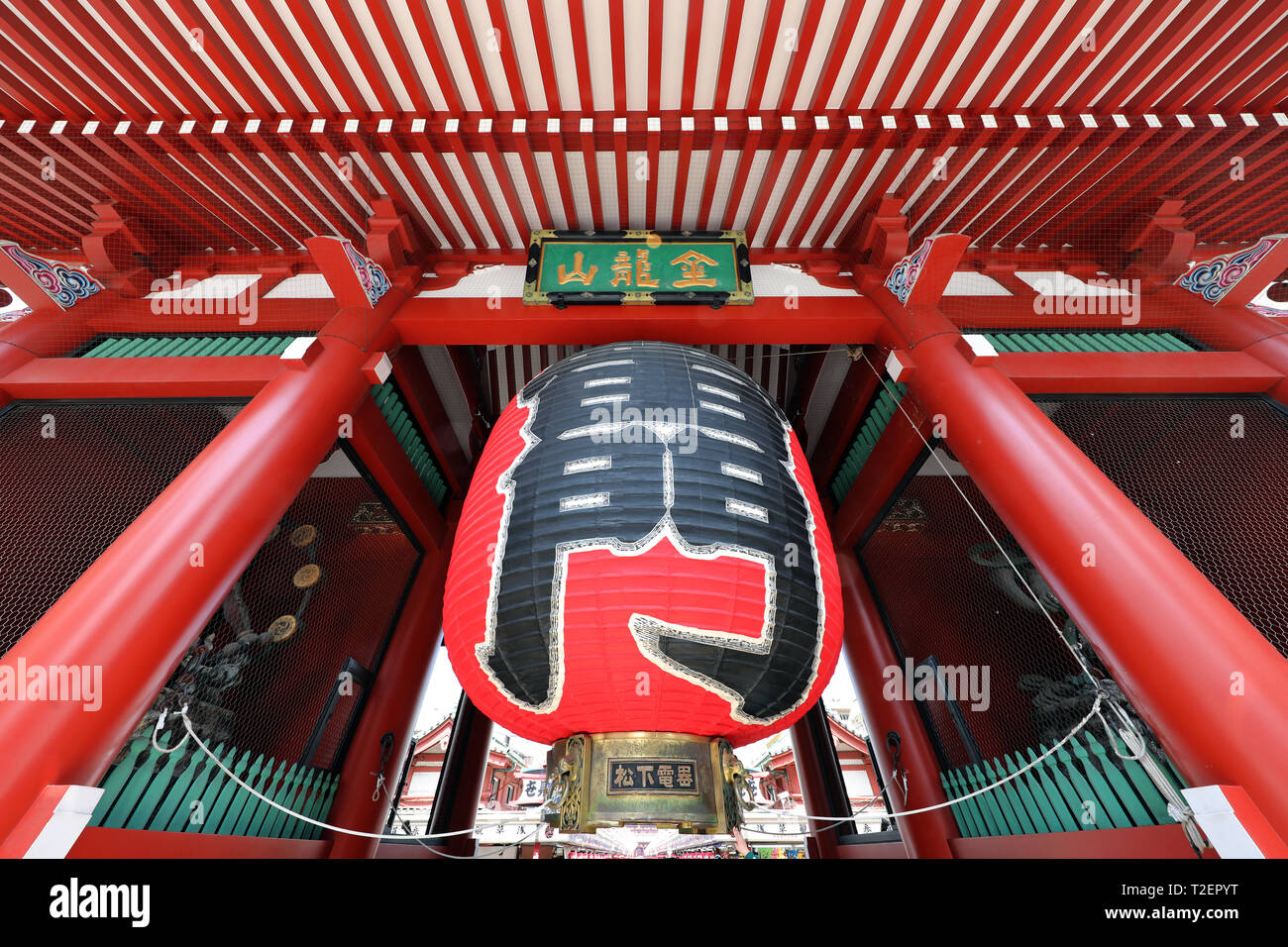 Kaminarimon, the outer gate of the Senso-Ji Temple in Asakusa and it's ...