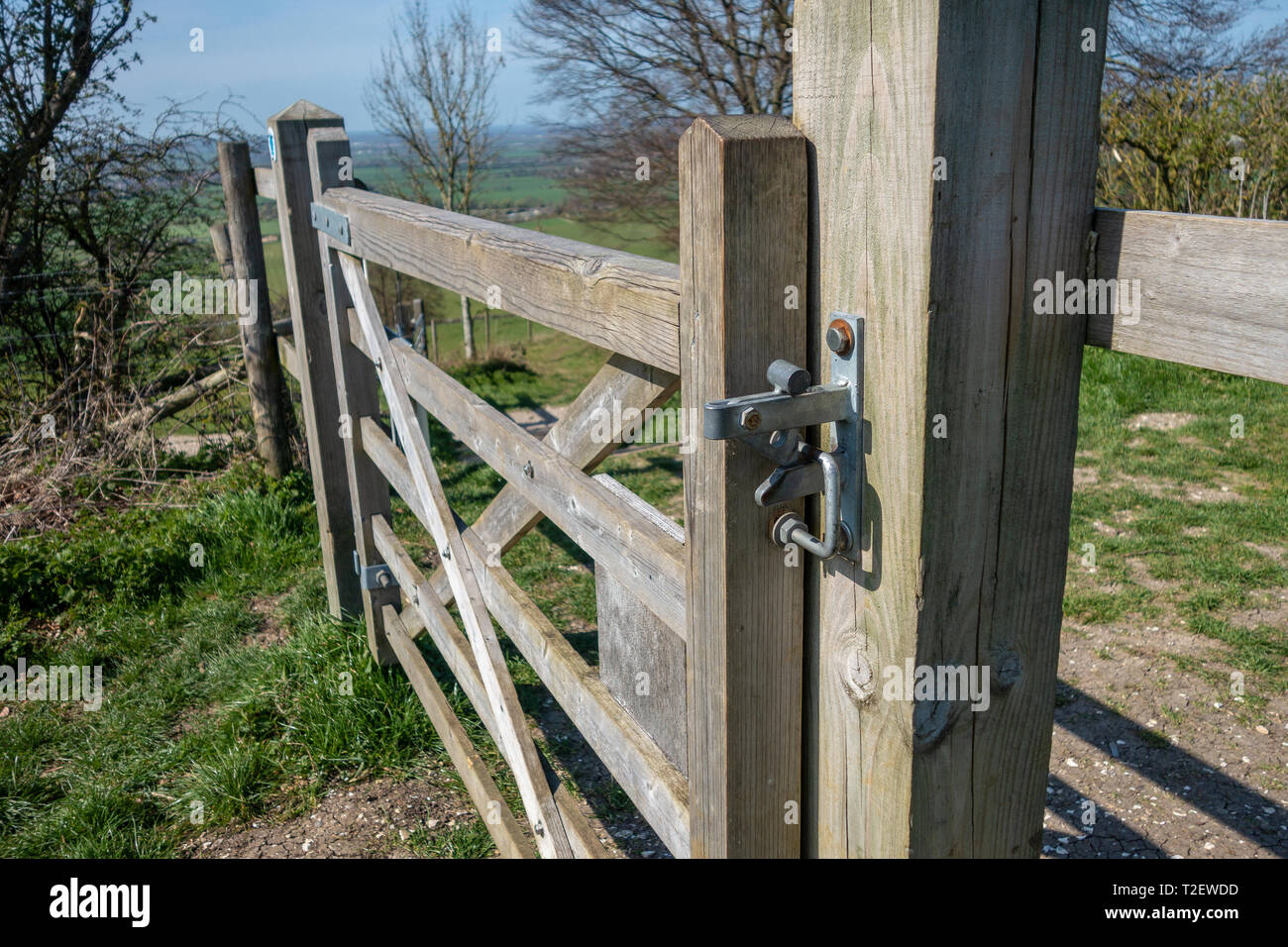 Dunstable Downs footpath gate latch Stock Photo - Alamy