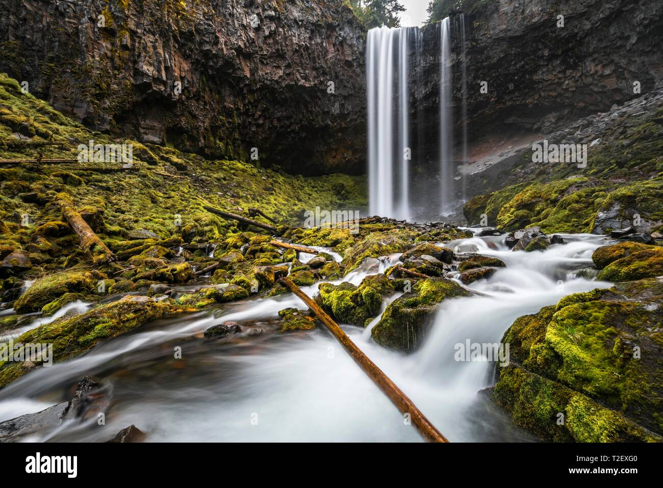 Waterfall plunges over rocky outcrop, Tamanawas Falls, time exposure ...