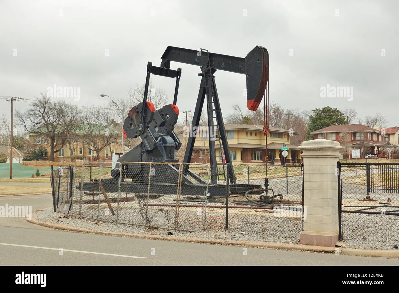 Oklahoma capitol oil hi-res stock photography and images - Alamy